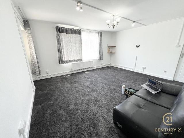 3 bedroom flat to rent