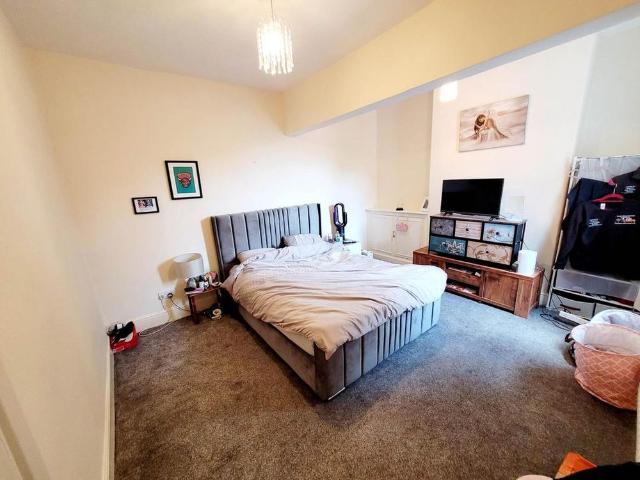 3 bedroom flat to rent