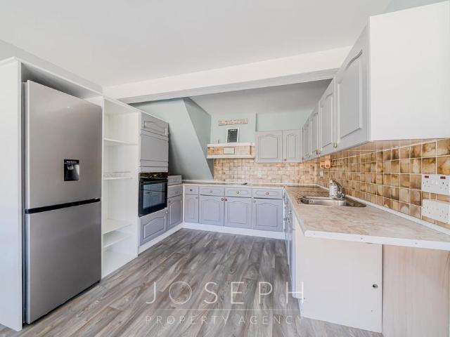 3 bedroom flat to rent