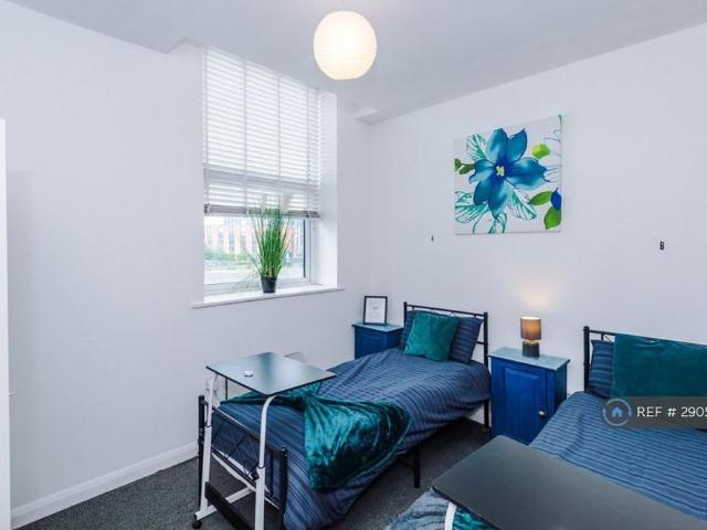 3 bedroom flat to rent