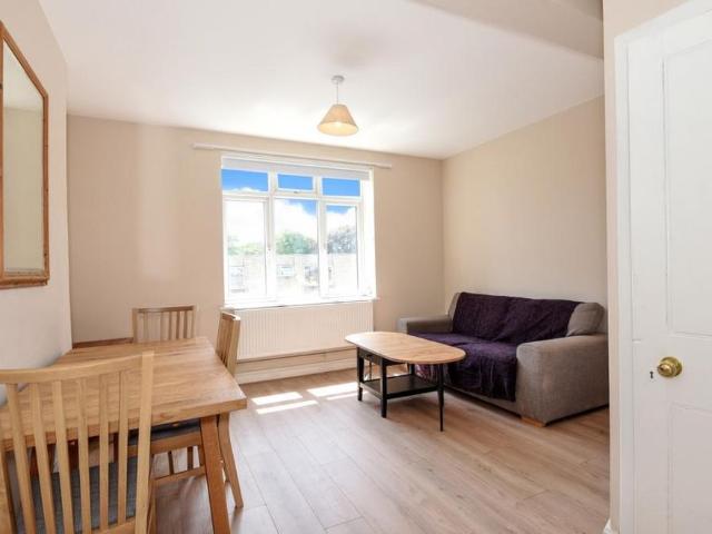 3 bedroom flat to rent