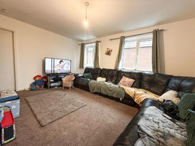 3 bedroom flat to rent