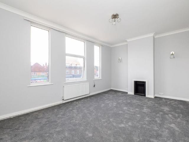 3 bedroom flat to rent