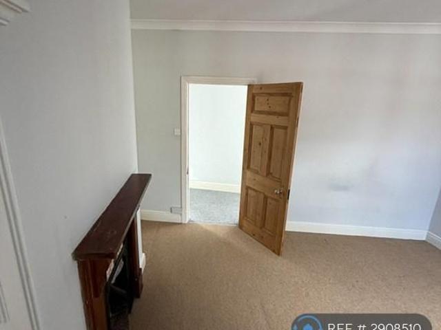 3 bedroom flat to rent