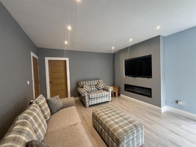 3 bedroom flat to rent