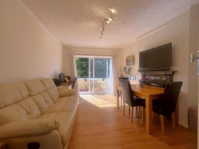 3 bedroom flat to rent