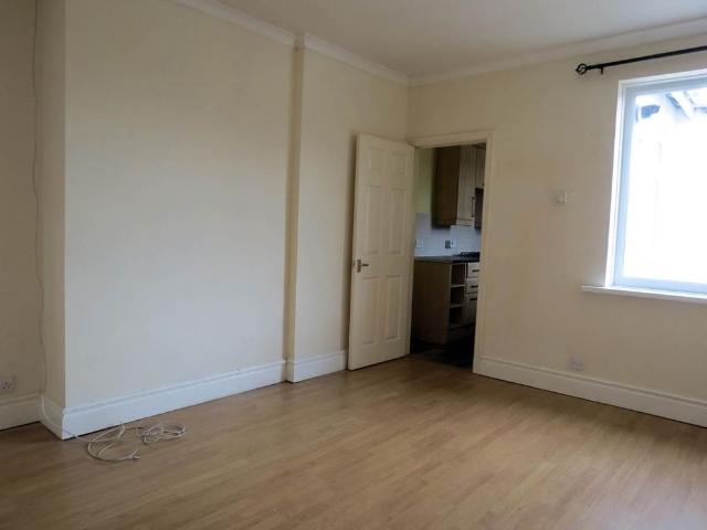 3 bedroom flat to rent