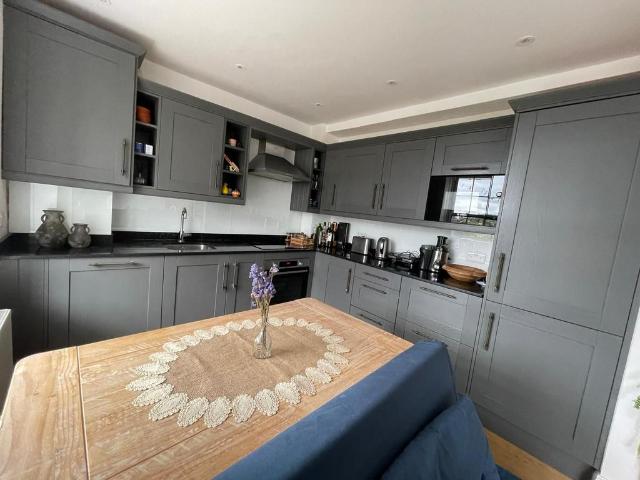 3 bedroom flat to rent