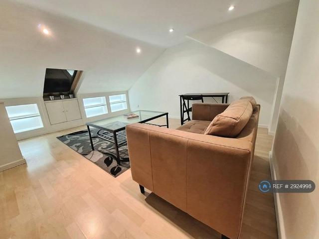 3 bedroom flat to rent