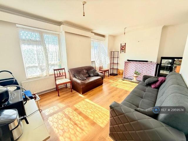 3 bedroom flat to rent