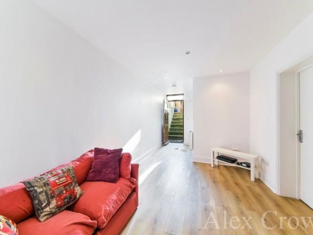 3 bedroom flat to rent