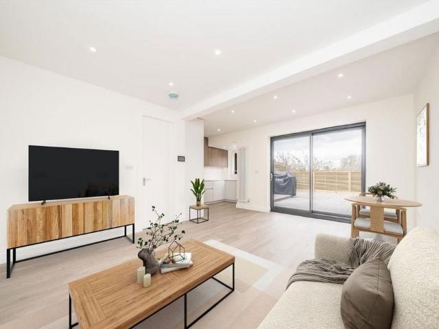 3 bedroom flat to rent