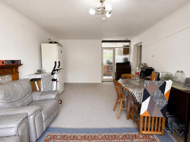 3 bedroom flat to rent