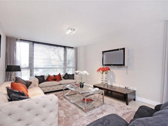3 bedroom flat to rent
