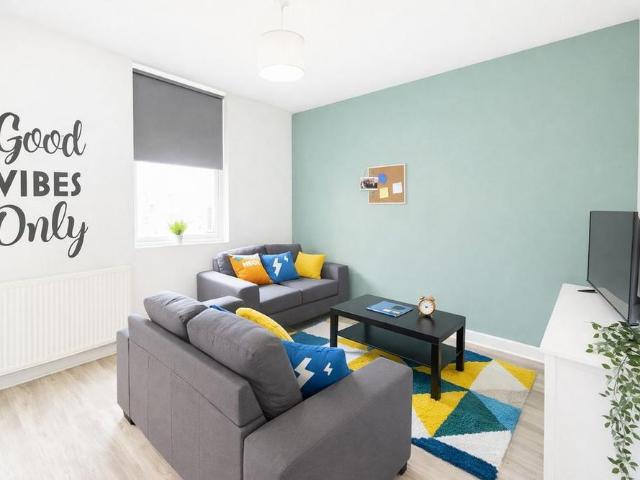 3 bedroom flat to rent
