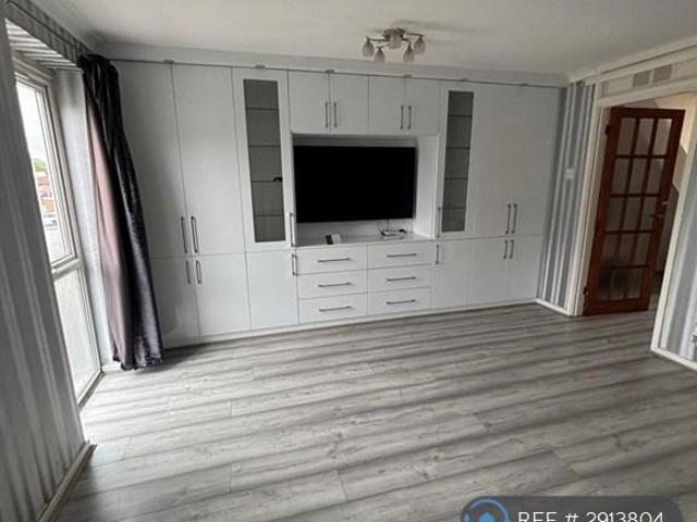 3 bedroom flat to rent