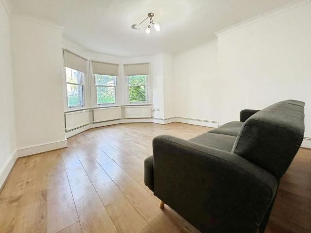 3 bedroom flat to rent