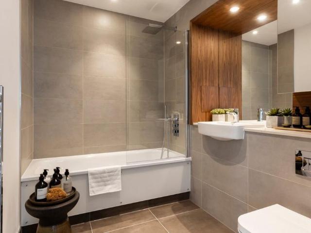 3 bedroom flat to rent