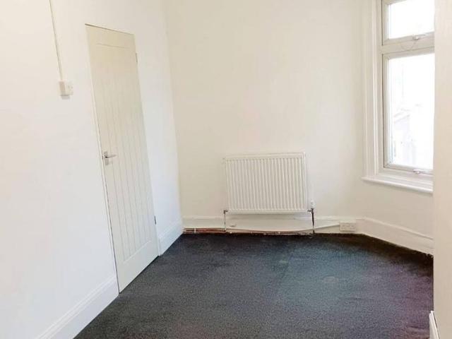 3 bedroom flat to rent