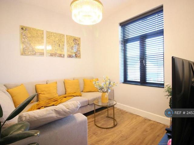 3 bedroom flat to rent