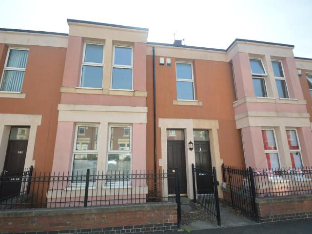 3 bedroom flat to rent
