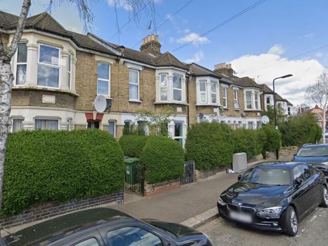 3 bedroom flat to rent