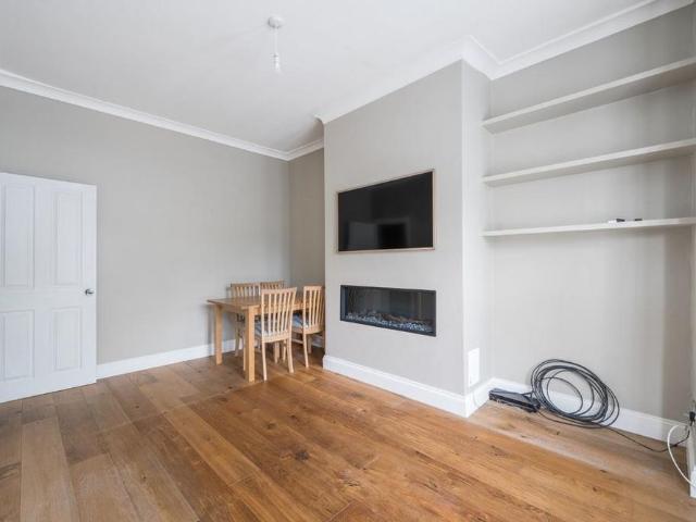 3 bedroom flat to rent