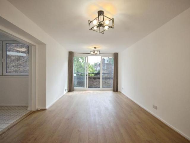 3 bedroom flat to rent
