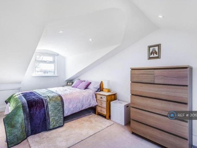3 bedroom flat to rent