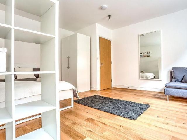 3 bedroom flat to rent