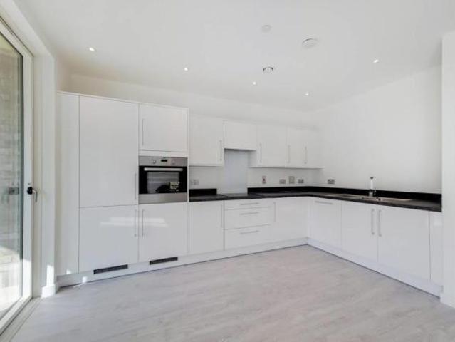 3 bedroom flat to rent