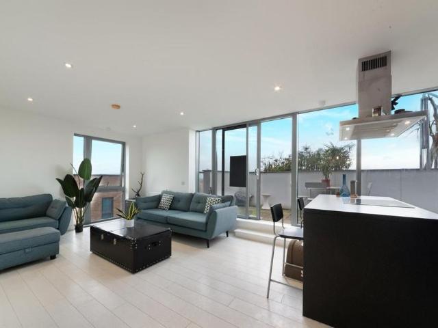 3 bedroom flat to rent
