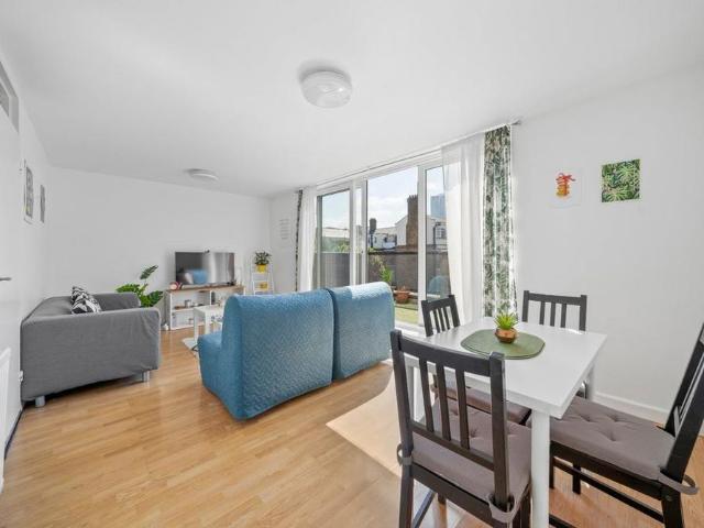 3 bedroom flat to rent