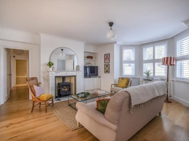 3 bedroom flat to rent