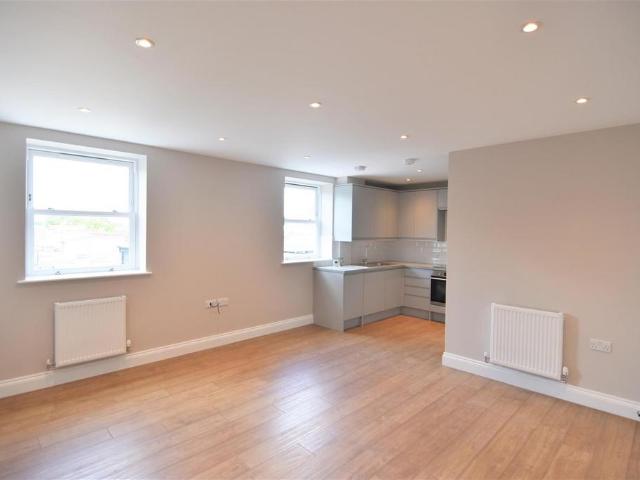 3 bedroom flat to rent