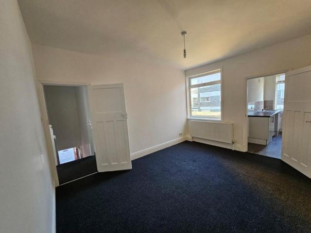 3 bedroom flat to rent