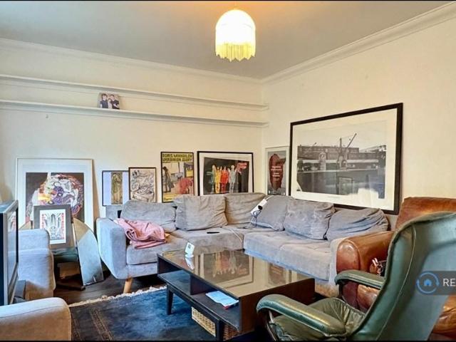 3 bedroom flat to rent