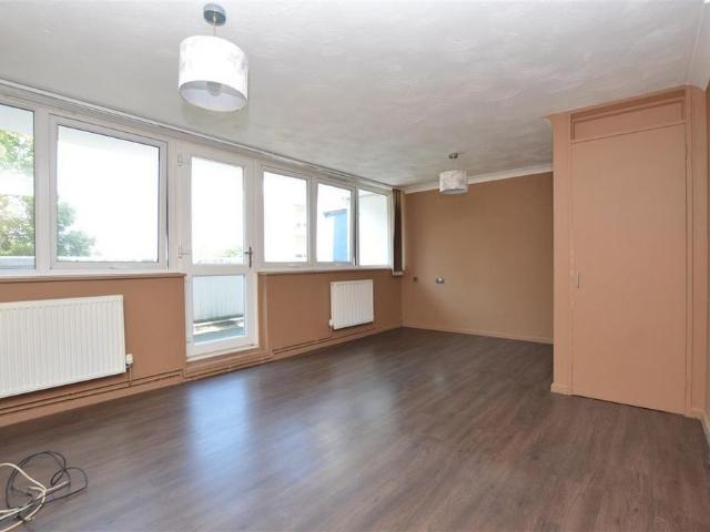 3 bedroom flat to rent