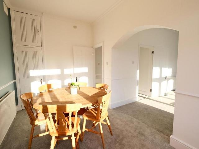 3 bedroom flat to rent
