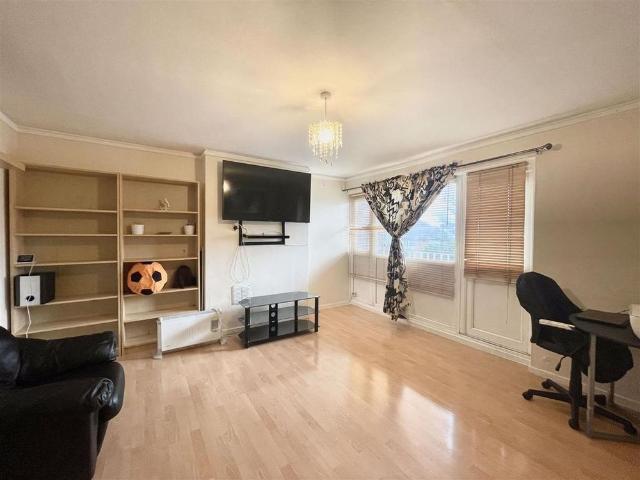 3 bedroom flat to rent