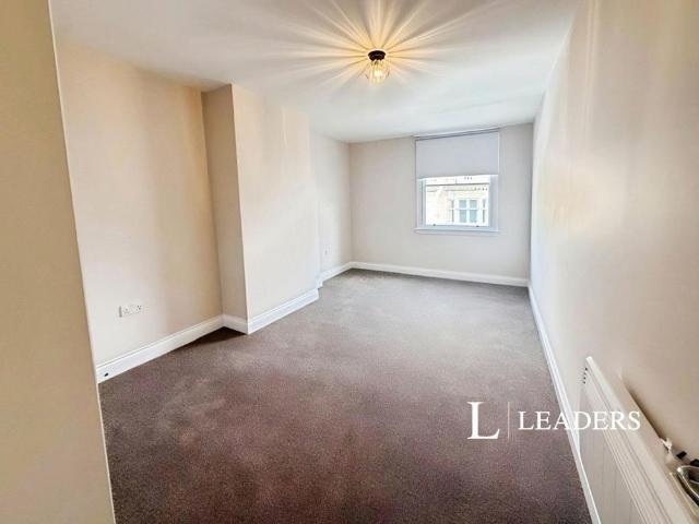 3 bedroom flat to rent