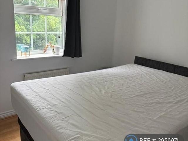 3 bedroom flat to rent