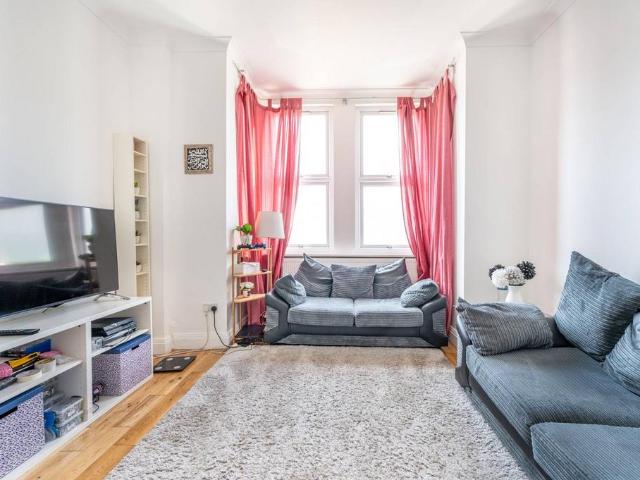 3 bedroom flat to rent