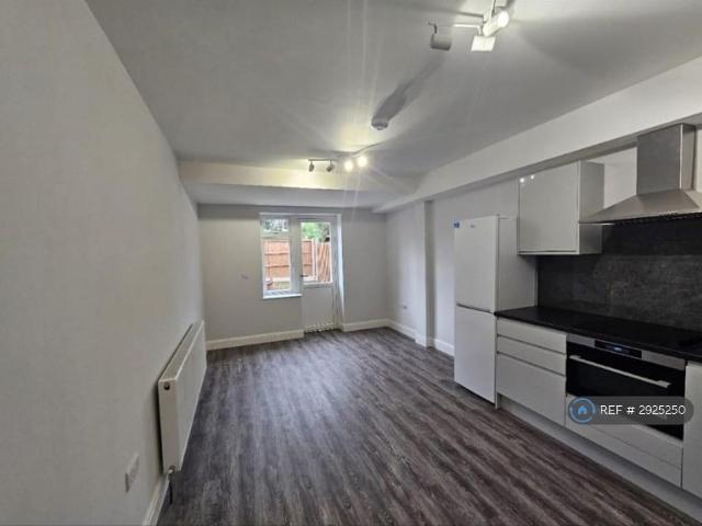3 bedroom flat to rent