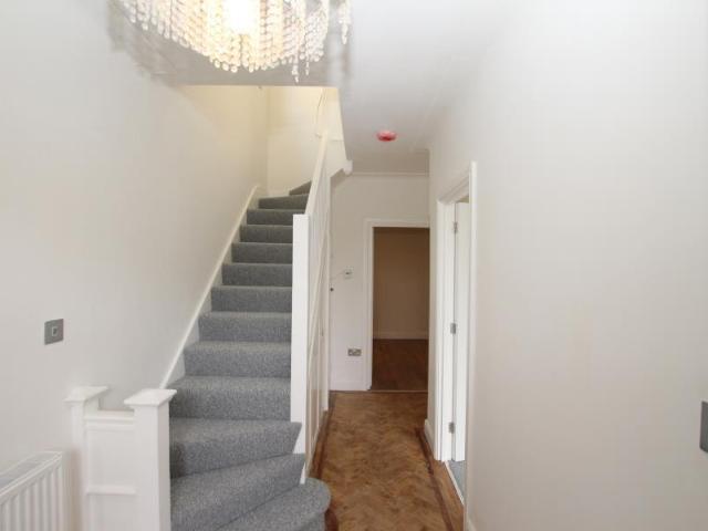 3 bedroom flat to rent