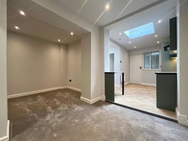 3 bedroom flat to rent