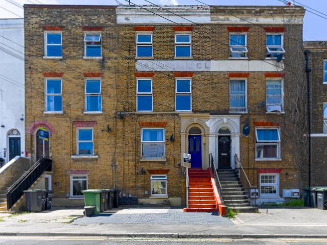 3 bedroom flat to rent
