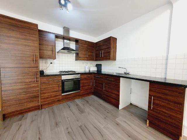 3 bedroom flat to rent