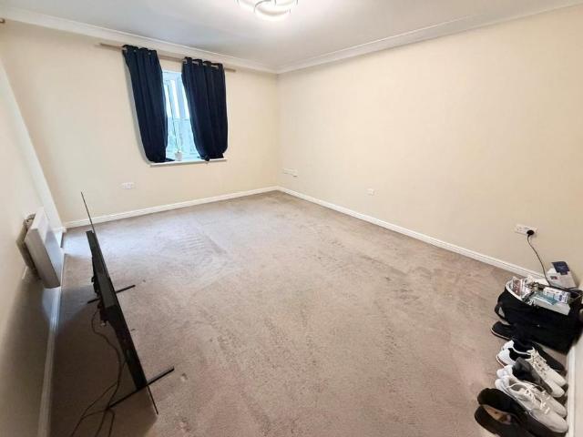 3 bedroom flat to rent
