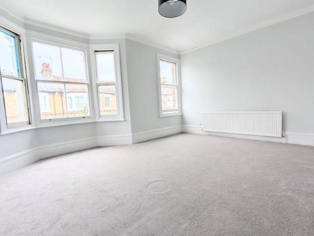3 bedroom flat to rent